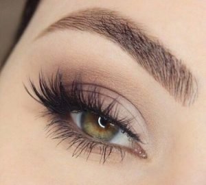 Por una mirada profunda: delinea de forma perfecta | Revista KENA México