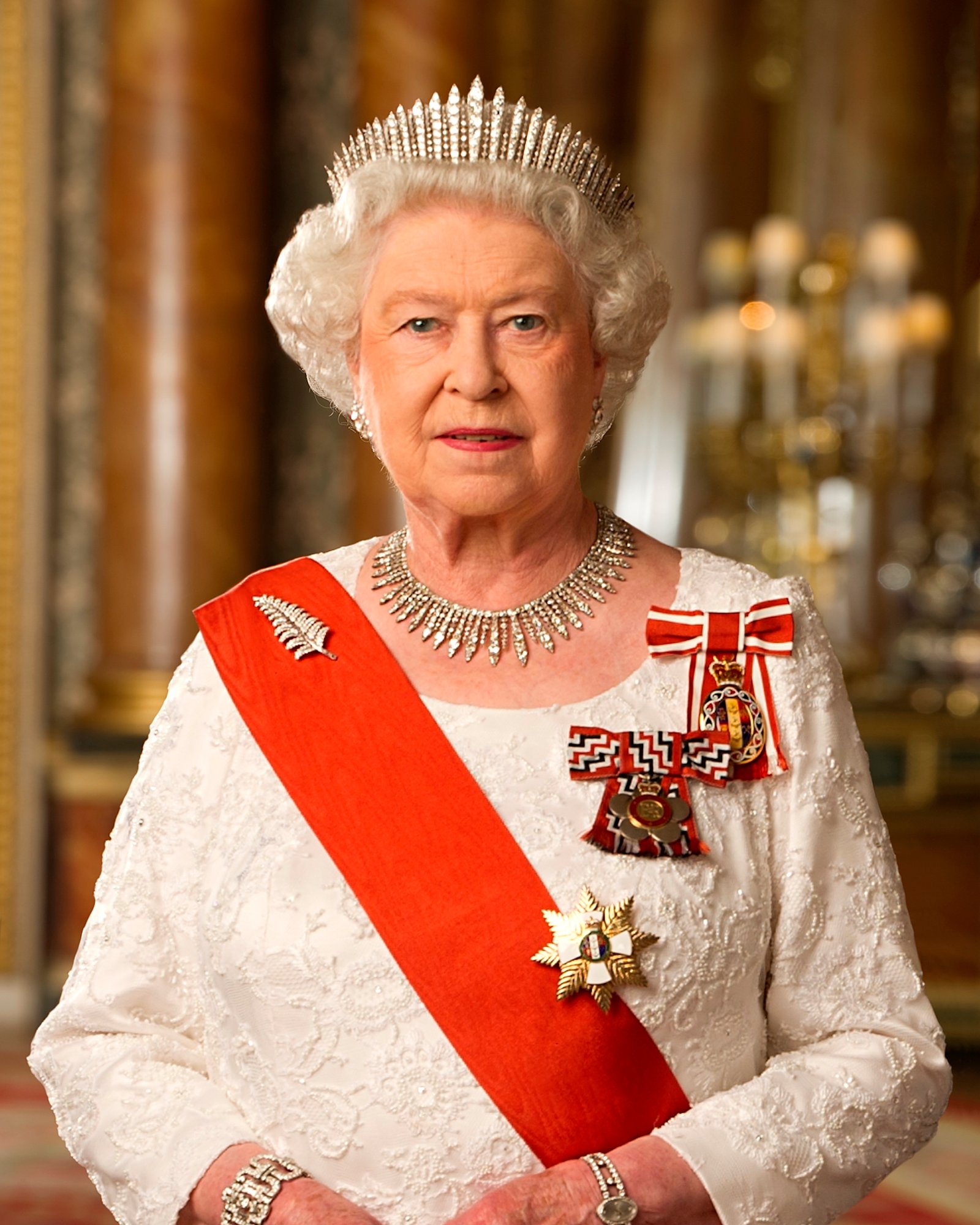 Conoce las joyas icónicas que usó la reina Isabel II | Revista KENA México