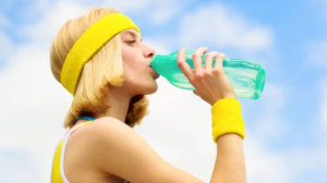 Mejor bebida para hidratarse, ¡ojo, no es el agua! | Revista KENA México